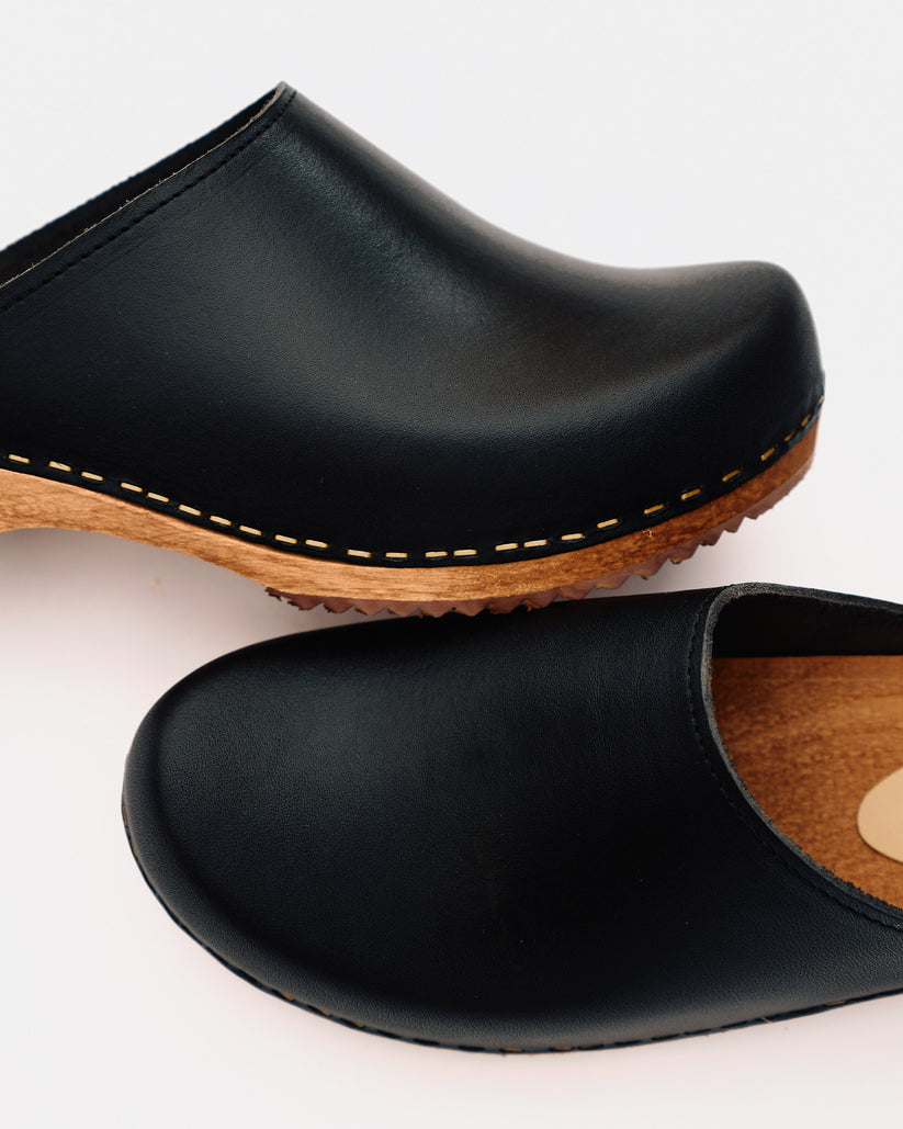 Black Classic Wooden Clog – KIT + CLOGS STUDIO