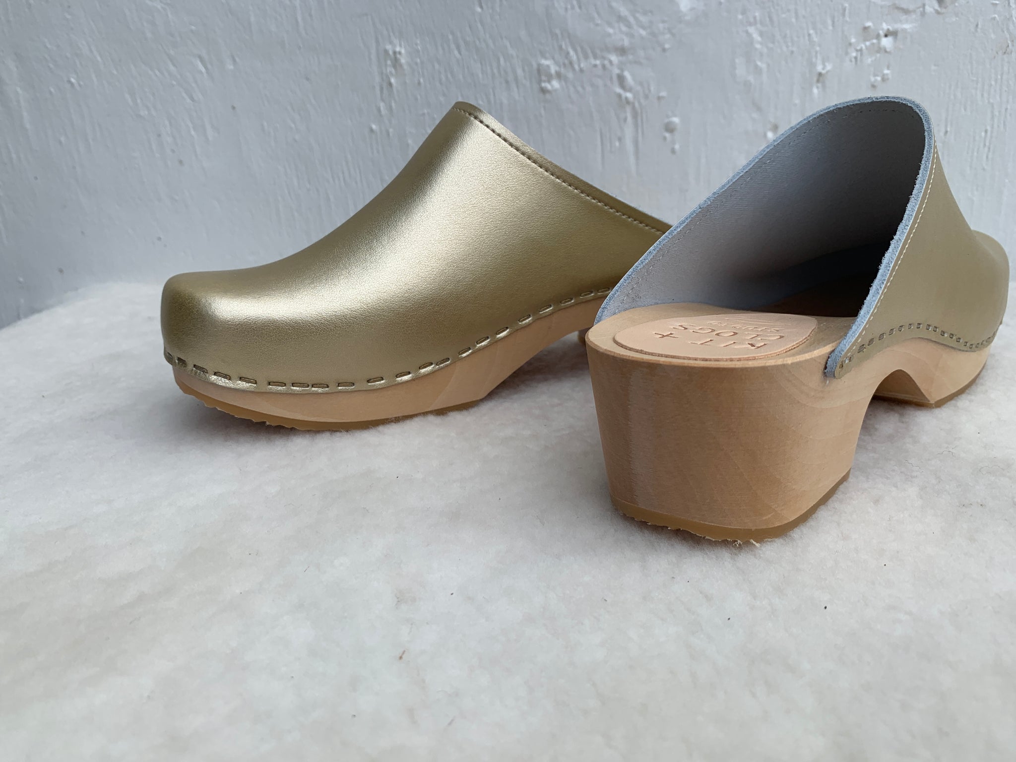 Champagne Mini Heel Klassisk Clog – KIT + CLOGS STUDIO