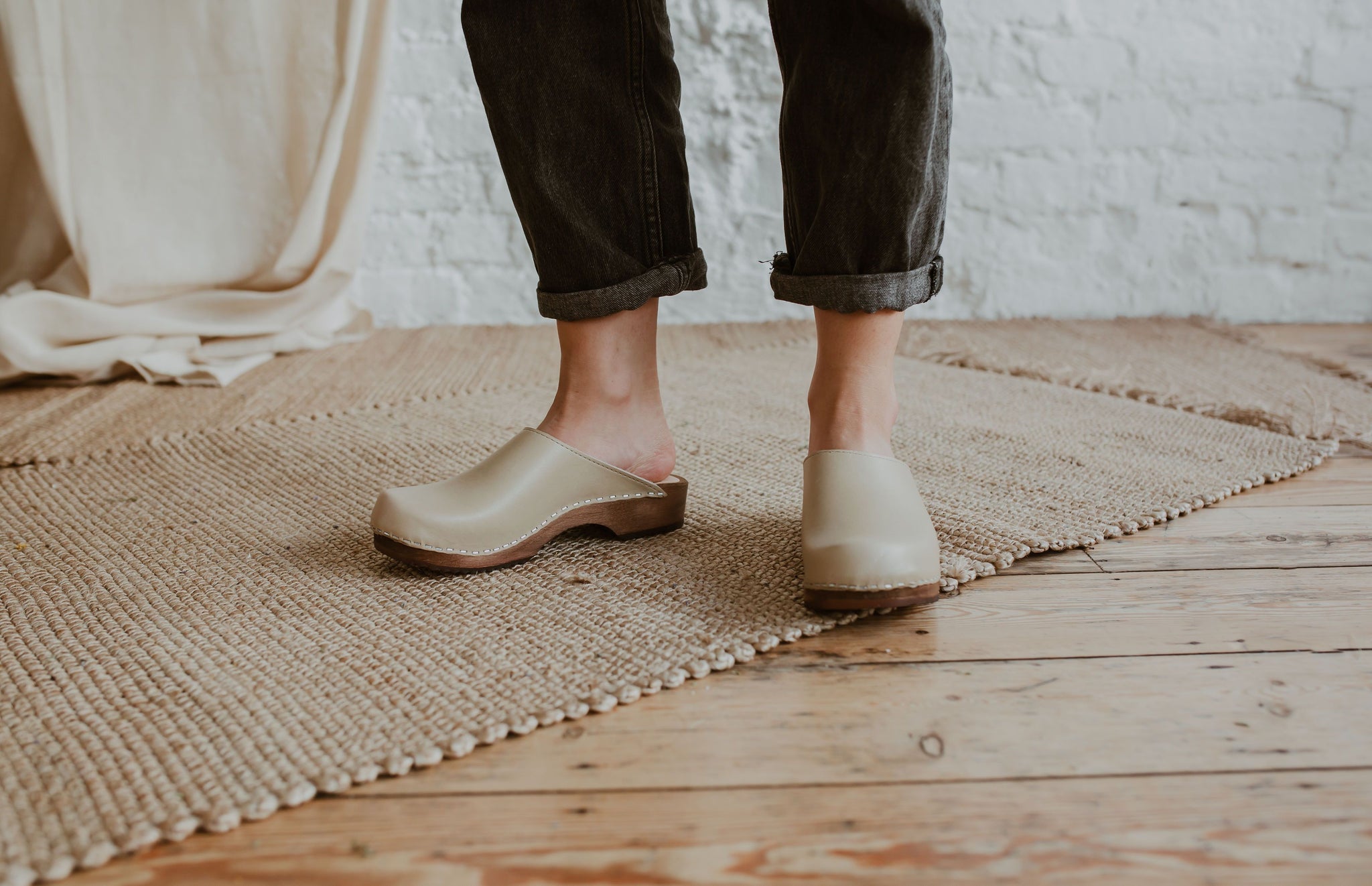 Stone Low Klassisk Clog – KIT + CLOGS STUDIO